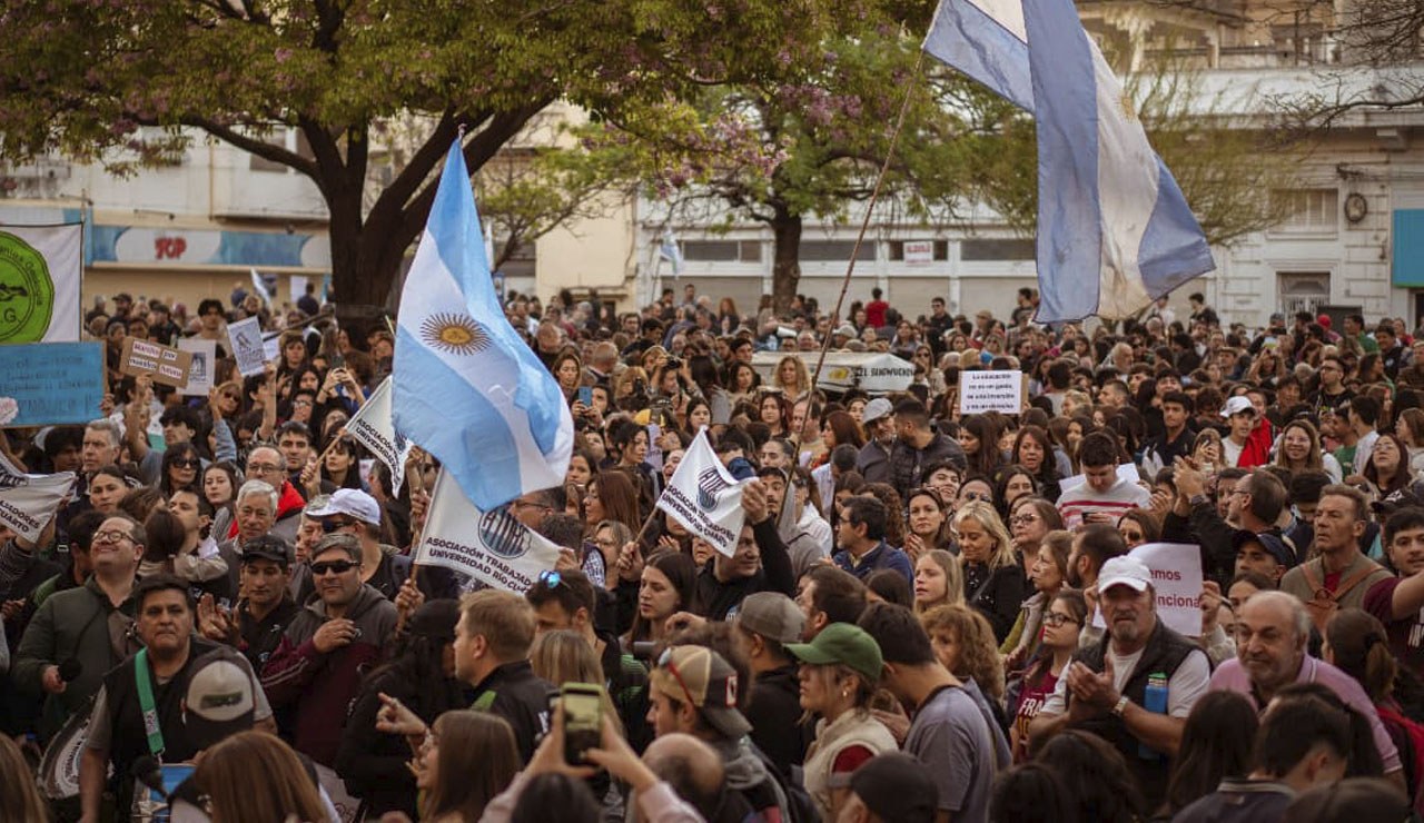 Convocan a una asamblea interclaustro en la UNRC - Radio UNRC